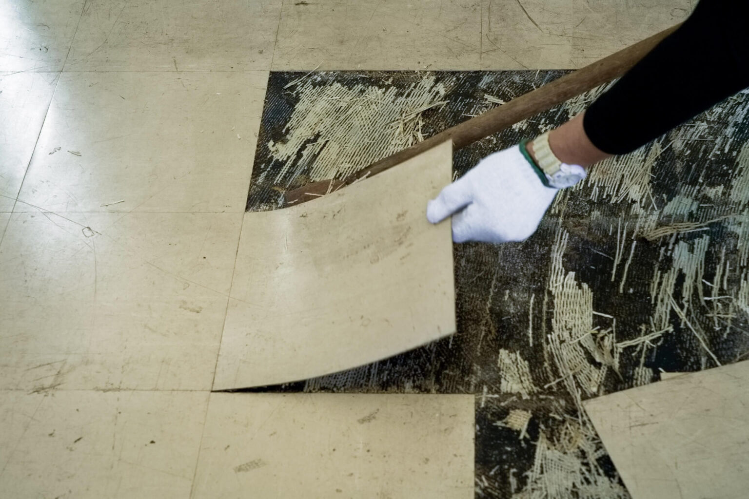 ビニル床タイル（通称：Pタイル）とは？～特徴やアスベストについて解説します～